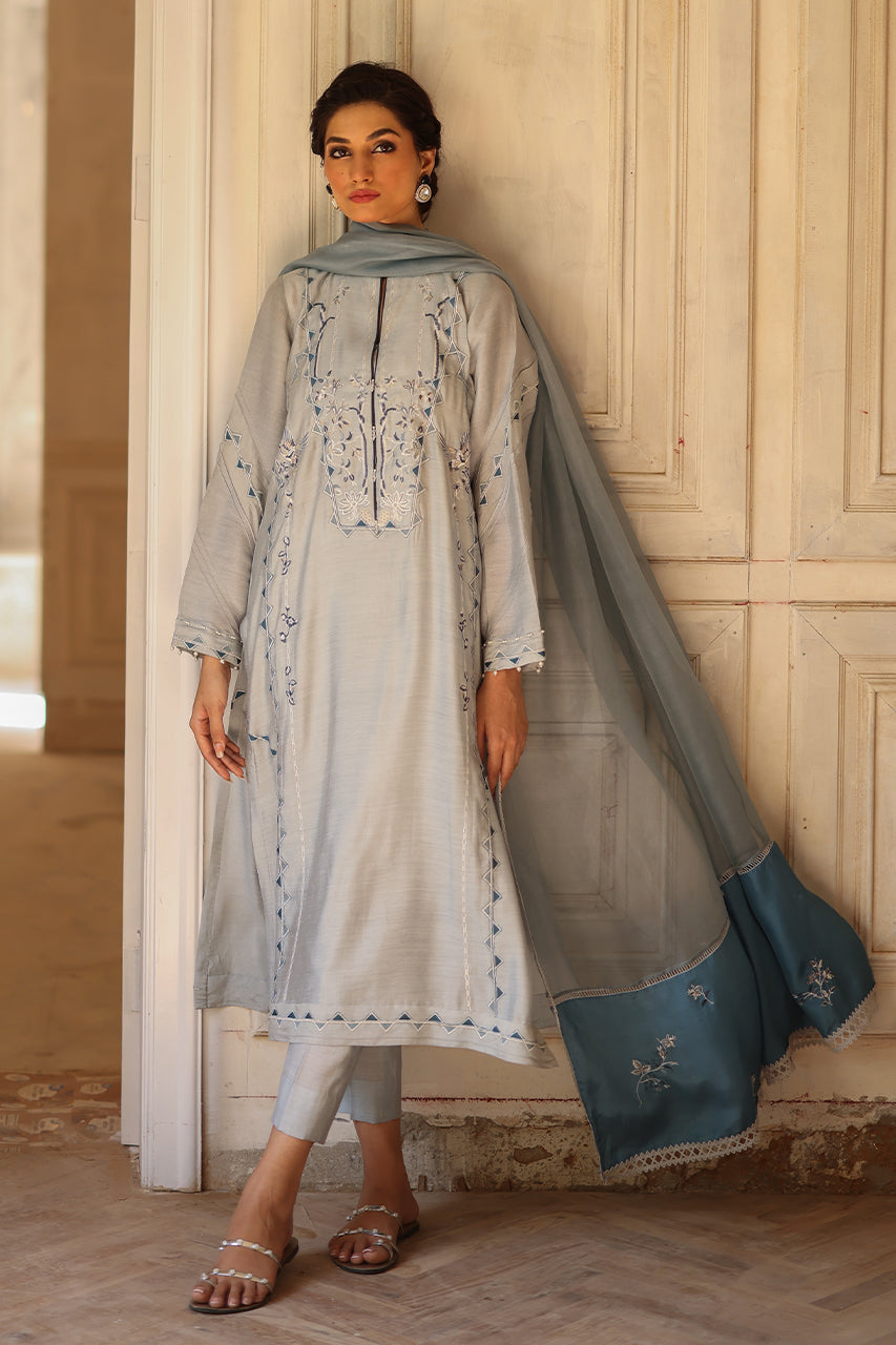 Blue Horizon – Nida Azwer Atelier