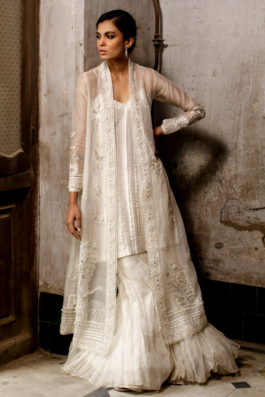 White Gardens Chogha – Nida Azwer Atelier