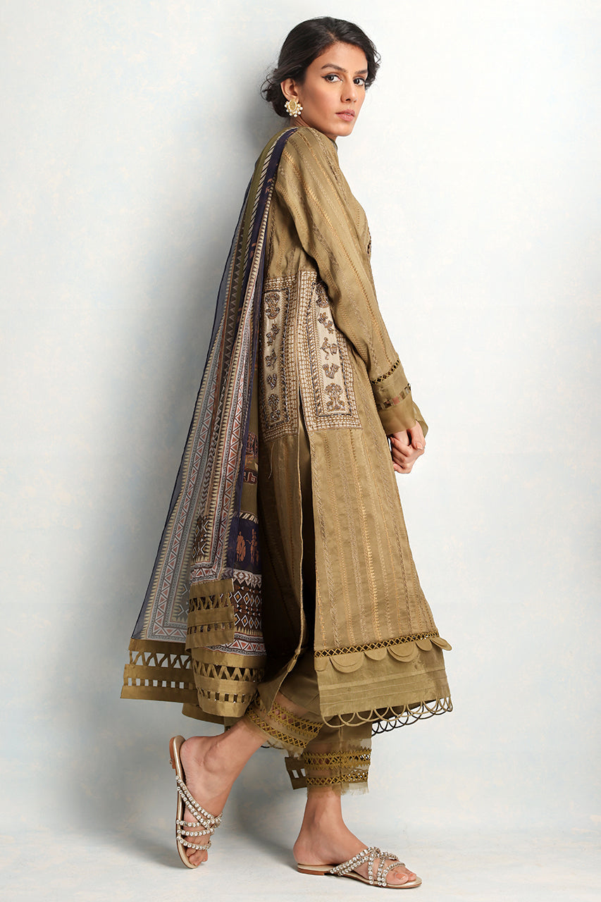 Tribal Maze – Nida Azwer Atelier