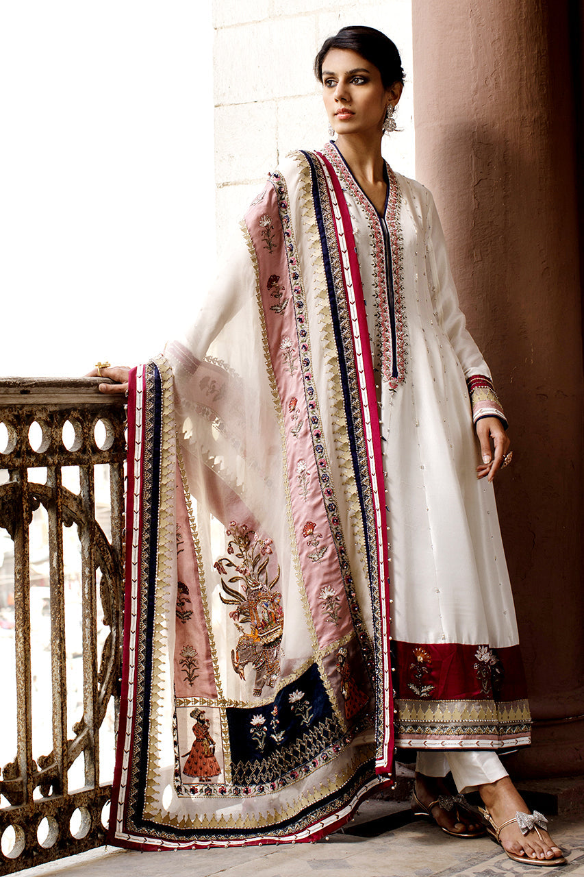 White Kalidaar – Nida Azwer Atelier